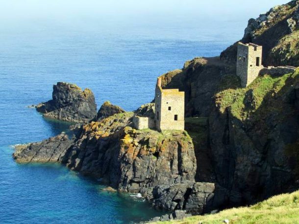 15 Beautiful Poldark Filming Locations to Visit in England
